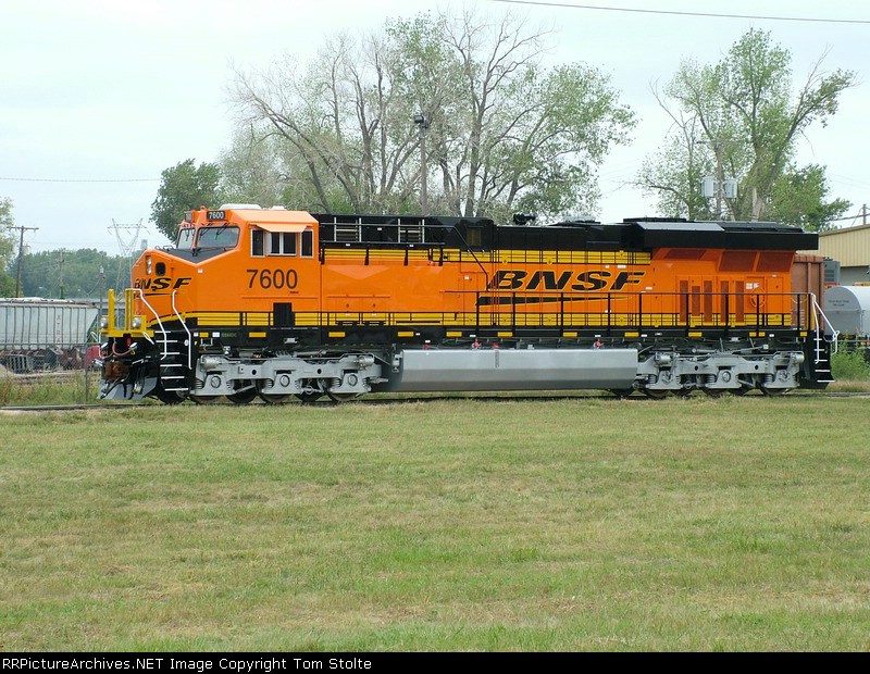 BNSF 7600
